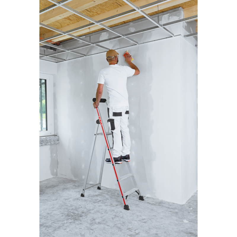 Escabeau simple avec plateforme HYMER 4026 : confort et sécurité